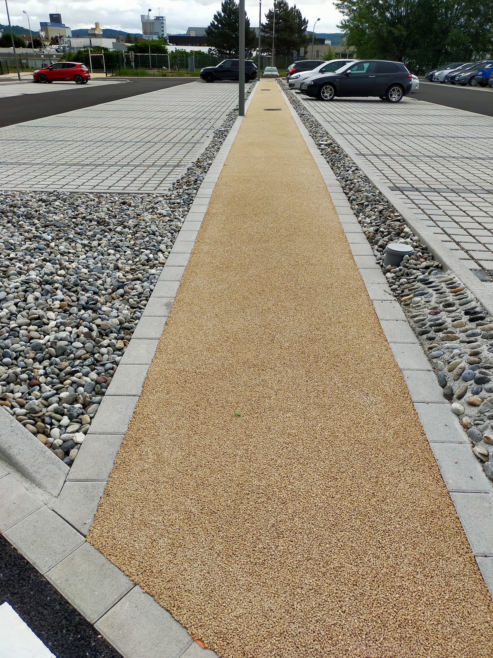 Trottoirs du parking du personnel usine ELANCO - INMS - Créateur d'aqua ...